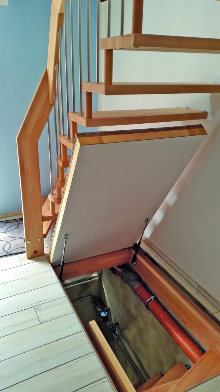 Bodenluke Mit Treppe